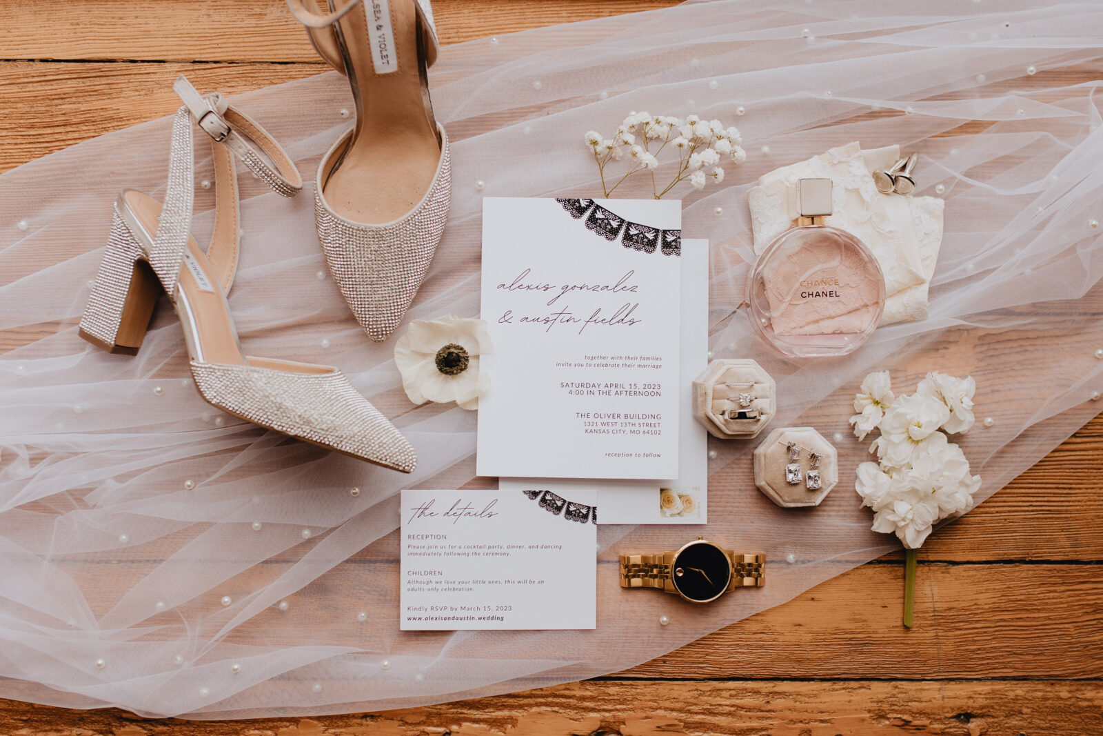 A Modern and Timeless Wedding at the Oliver Building, KC - photo-kc.com